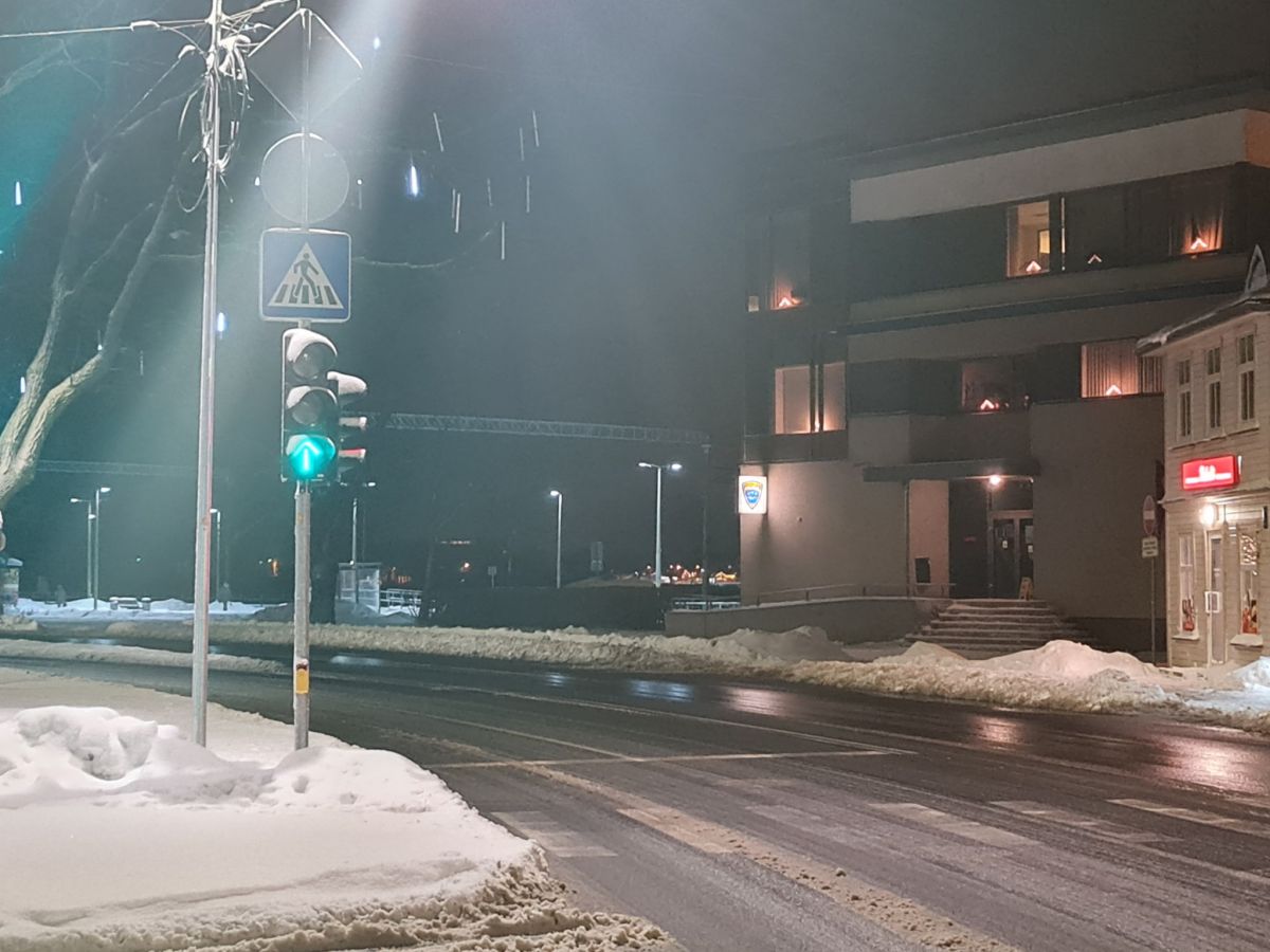 Vai jaunie luksofori veicina satiksmes drošību Dubultu satiksmes mezglā ...